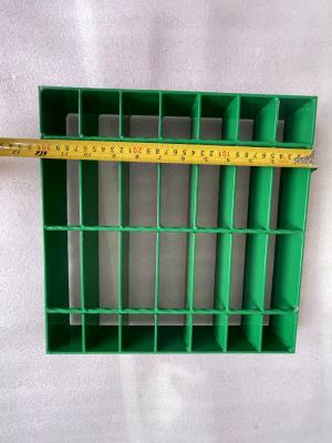 Cina Griglia in acciaio pressata 33 mm x 33 mm con bloccaggio, larghezza 1 metro, per piattaforme industriali in vendita