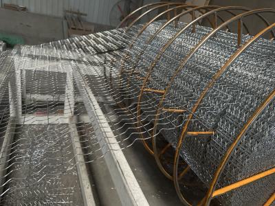 China Galvanized Steel CWC Pipeline Mesh 2.4mm Wire 25.4mm x 67mm Hole for sale