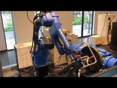 Robô de soldadura do arco da linha central de Yaskawa Motoman AR1440 6 que fornece o desempenho rápido e exato o controlador do robô YRC1000