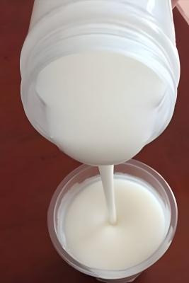 중국 변형 된 아크릴 에뮬션 기본 코팅 다양한 가죽 신발 가방 및 의류 판매용