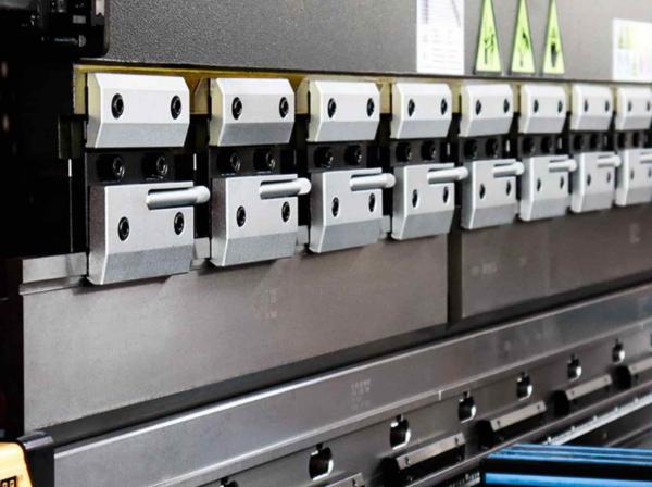 Quality 4 +1 Axes CNC Control Hydraulic Bending Press Brake 1100KN Normal Force for sale