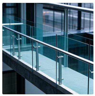 China Modern Aluminum Glass Balcony Railing Weatherproof Indoor Outdoor for sale