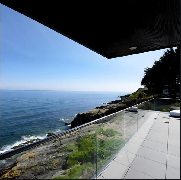 Quality Frameless Glass Balcony Railing Modern Galvanized Easy Install for sale