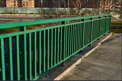 China Customizable Width and Modern Style Aluminum Safety Railing with Anti-Slip Surface for sale