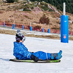 Cina Plastico PE Core Snowboard per bambino in inverno Stagione della neve Bambino Leggera slitte da neve in vendita