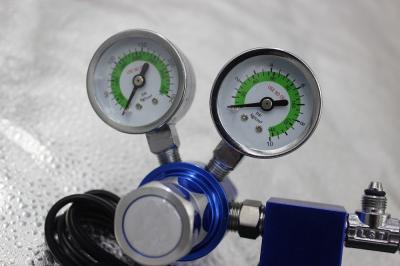 Cina W21.8 G5/8 Thread Acquari regolatore di CO2 con valvola solenoide 3500PSI Pressione di uscita in vendita