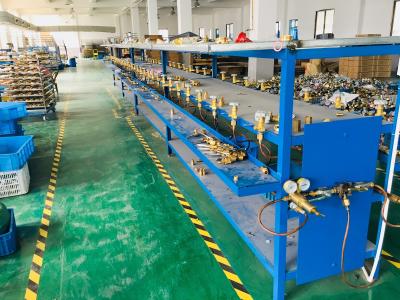 Cina Valvola solenoide acquari regolatore di gas di CO2 con pressione di uscita 3500PSI e serbatoio per pesci in vendita