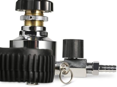 Cina Dimensione del filo W21.8 G5/8 Doppia misura CO2 regolatore di boccata di birra per barile di birra e serbatoio di CO2 in vendita