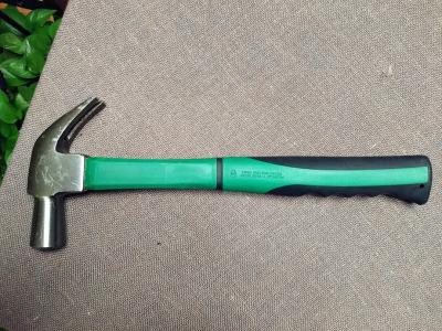 China 23MM british type claw hammer (XL0041-2) with Grade A polishing surface and Colored plastic handle. for sale