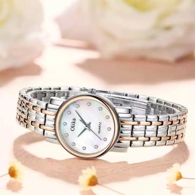 Cina Orologio da donna rotondo al quarzo con cinturino incastonato quadrante verde semplice maglia in oro rosa di lusso in vendita