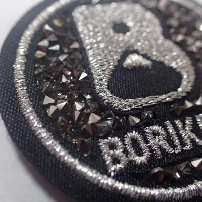 Cina grande Logo Iron On Patches For abbigliamento di modo di 3D Diamond Embroidery in vendita