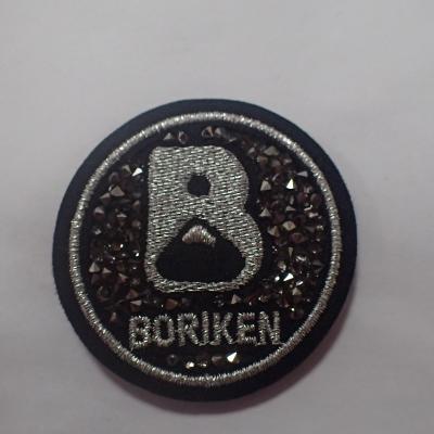 Cina grande Logo Iron On Patches For abbigliamento di modo di 3D Diamond Embroidery in vendita