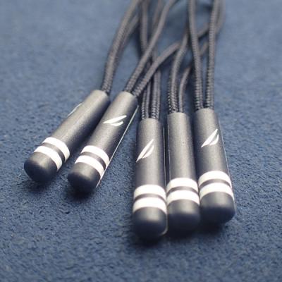 Cina Estrattore inciso di gomma nero del cursore della chiusura lampo di logo per l'indumento in vendita