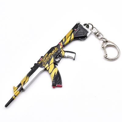 Cina Gold mini metal gun model Prime Vandal Keychain Metal crafts Valorant shoot game gear gift decoration art in vendita