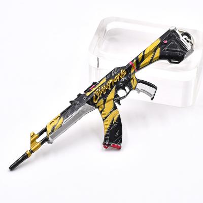 Cina Gold mini metal gun model Prime Vandal Keychain Metal crafts Valorant shoot game gear gift decoration art in vendita