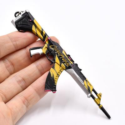 Cina Gold mini metal gun model Prime Vandal Keychain Metal crafts Valorant shoot game gear gift decoration art in vendita