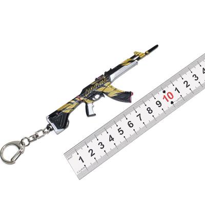 Cina Gold mini metal gun model Prime Vandal Keychain Metal crafts Valorant shoot game gear gift decoration art in vendita
