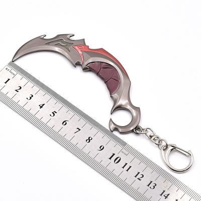 Cina Custom Metal Craft Keychain Gift Valorant Game Predatory Impression Claw Blade in vendita