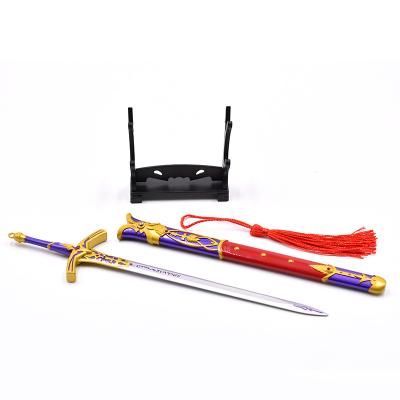 Cina Unisex Katanas Sword Keychain Caliburn Fate Stay Night Saber Mini Metal Alloy Sword Toy For Cosplay Gift Art in vendita