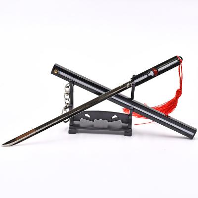 Cina Japan Anime Sword Keychains Naroto Uchiha Sasuke Grass Cutter Black Mini Metal Sword Katna Key Chain 22Cm Cosplay Toys in vendita