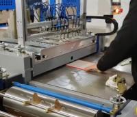 China Semi Auto Case Making Machine 760x450mm Double Sided Wrapping One Person Operation for sale