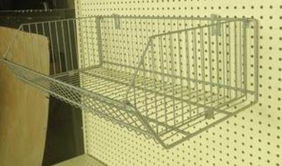 China AT-0261 Prateleiras Expositores de Arame Cesto de Exibição com Divisória Dimensão e Cor Personalizadas à venda