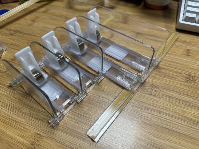 中国 綺麗で満載のディスプレイのために,スプリング装荷のシェルフプッシャーで棚をアップグレードします. 販売のため