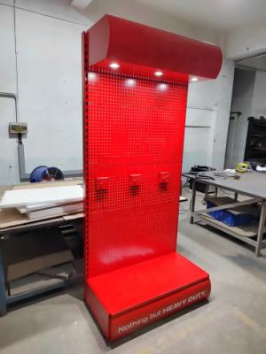 中国 AT-0264 店舗ディスプレイ フィクスチャ 壁面ディスプレイ LEDライト付き 工具ディスプレイ 色カスタマイズ 販売のため