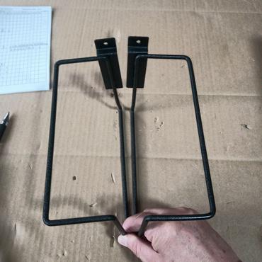 Cina Staffe regolabili per pannelli dogati in filo metallico, 1 sinistra e 1 destra per set in vendita