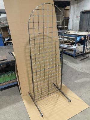 Cina ESPOSITORE A GRIGLIA CON DESIGN A PARTE SUPERIORE ARCUATA, 65” H x 24” L x 24” P in vendita