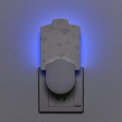 China Dispositivo ABS Branco 0,8W Luz UV Atrair Mosquito Traça Mosquito Lâmpada Morte de Mosquito Uso Interior Plug-in Trapa de Insetos Voadores à venda