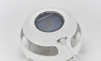 China Sustainable and Eco-friendly Solar Rechargeable Flea Trap with Sticky Pad Electrical Power Source for sale