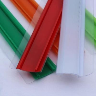 China Os dados do bilhete da prateleira do supermercado descascam a máquina da extrusão do perfil do PVC à venda