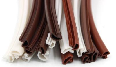 中国 天候密封のストリップのための抵抗力がある耐久TPEのゴム製安全な微粒 販売のため