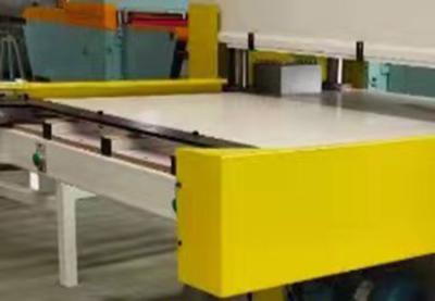 Cina Macchina tagliante idraulica della carta da gioco industriale in pieno automatica in vendita