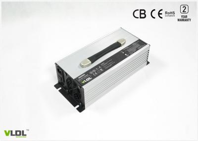Cina PFC 110 - 240 VCA a bordo del caricatore 48V 30A, caricatore intelligente 2000W con esposizione LCD in vendita