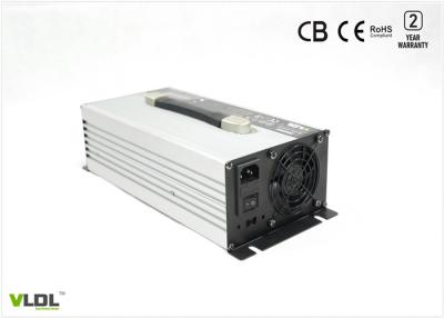 Cina PFC 110 - 240 VCA a bordo del caricatore 48V 30A, caricatore intelligente 2000W con esposizione LCD in vendita