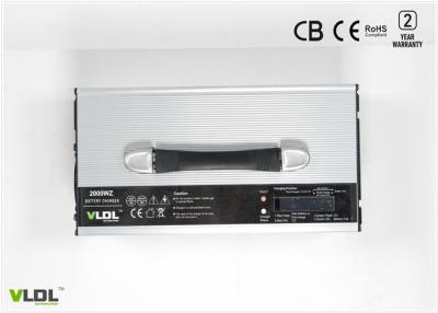 Cina PFC 110 - 240 VCA a bordo del caricatore 48V 30A, caricatore intelligente 2000W con esposizione LCD in vendita