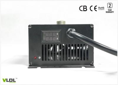 中国 LCDのボルトおよび現在の表示を持つ黒い銀製の自動電池のリチウム充電器 販売のため