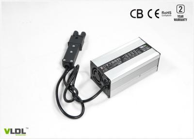 Cina Caricatore elettrico caricantesi automatico della batteria al litio del motorino con il connettore di uscita di XLR in vendita