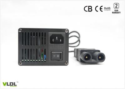 Cina Caricatore elettrico caricantesi automatico della batteria al litio del motorino con il connettore di uscita di XLR in vendita