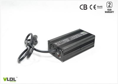 Cina Caricatore astuto 10A di 4 punti della batteria automatica di AGM per l'accumulatore per di automobile 12V o la batteria di corsa in vendita