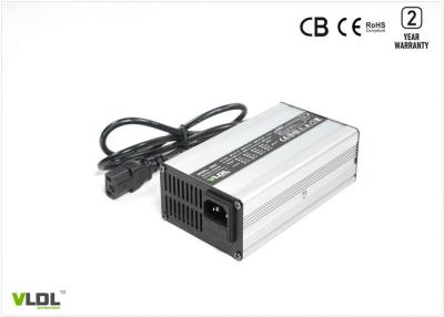 China Leichtes tragbares Ladegerät 24V 5A für Automobilbatterien mit 3 - Pin XLR oder Andruckleiste zu verkaufen