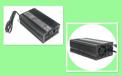 Cina caricabatteria di 48V 10A LiFePO4, caricatore astuto della batteria al litio con caricarsi di 4 punti in vendita