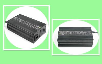 Cina caricabatteria elettrico del motorino di 36V 18A 900W 230*135*70 millimetro MCU caricantesi automatico controllato in vendita