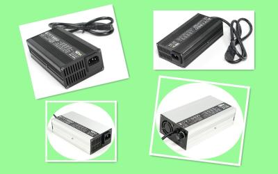 Cina OEM/ODM di tecnologia di modo di commutazione del caricabatteria di Smart 14V 10A LiFePO4 in vendita