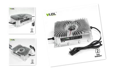 Cina Caricabatteria marino impermeabile di 58.8V 48V 25A con 6.0KG di alluminio che riveste completamente sigillato in vendita