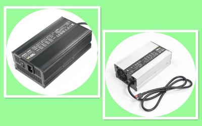 中国 PFCの世界的な入力110を持つ58.4V 10A LiFePO4の充電器- 230Vac 販売のため