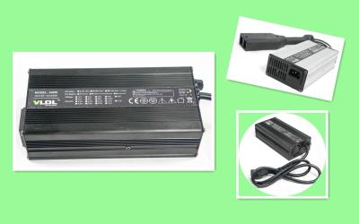 中国 スクーター/移動性のための高性能36V 42V 43.8V 5Aのリチウム電池の充電器 販売のため