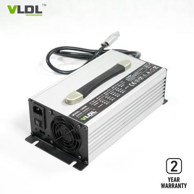 China Exposição automática do LCD do carregador de bateria do lítio de 60V 15A da tensão e da corrente de carregamento à venda